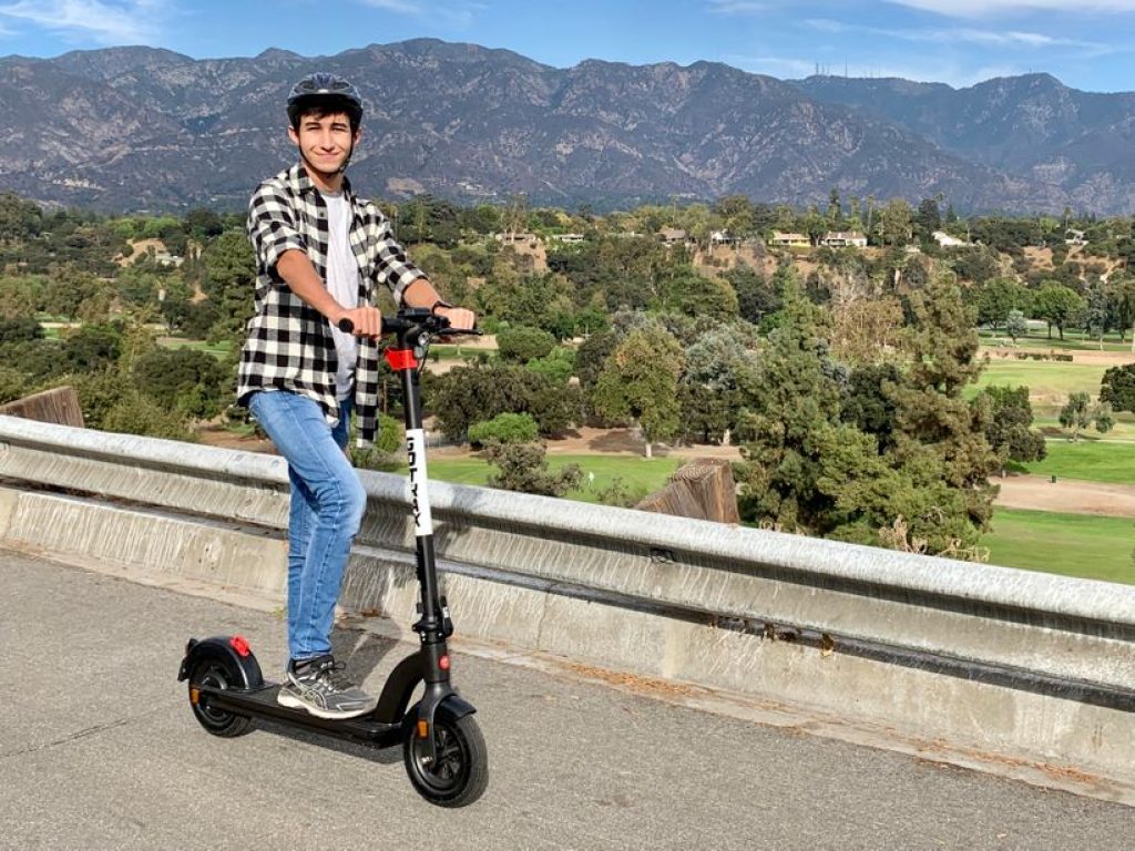 GoTrax G4 Review: Ticks the Boxes of Beginner Scooters