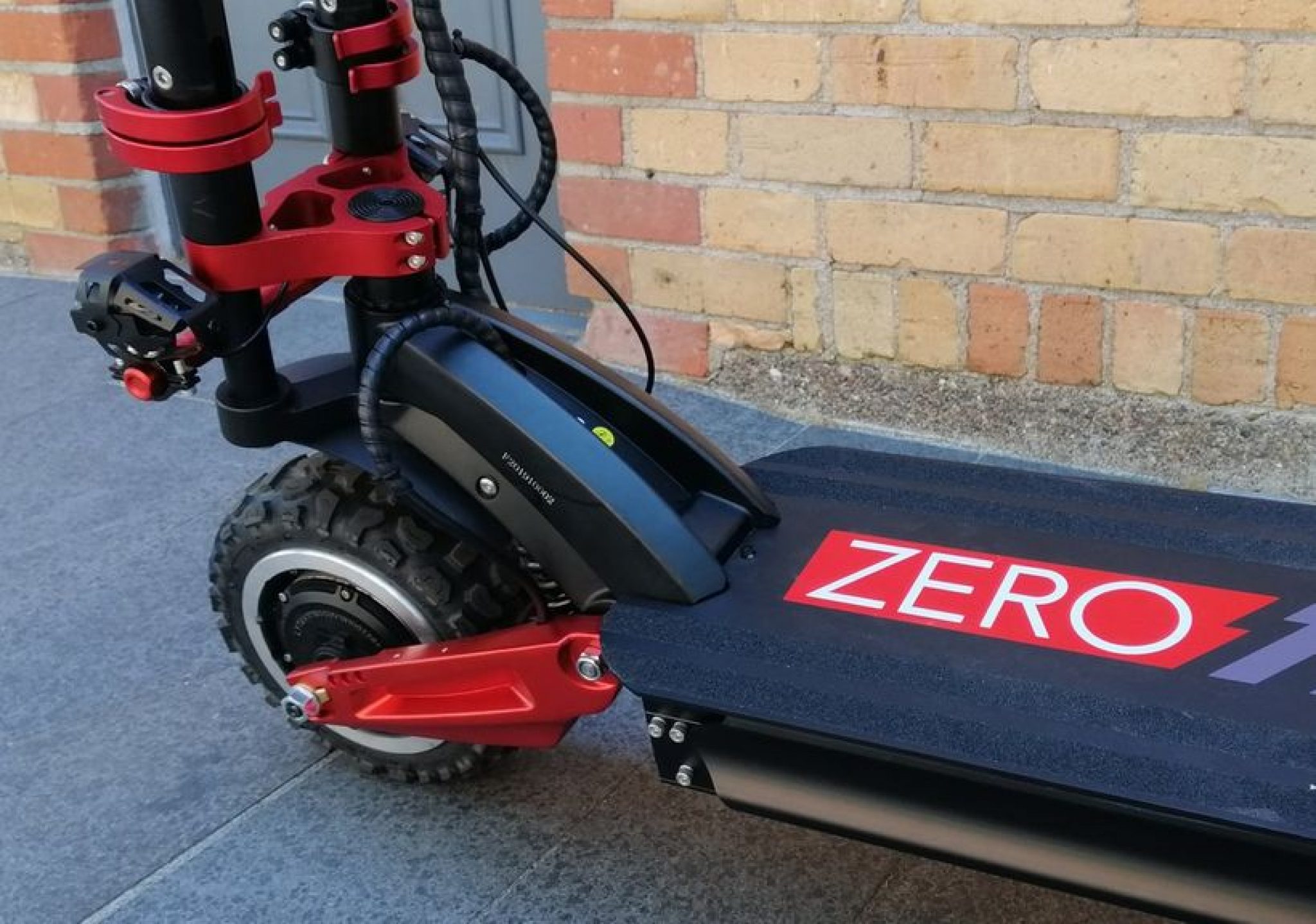 Zero 11X Review: Specs of a Motorcycle & Built Like a Tank