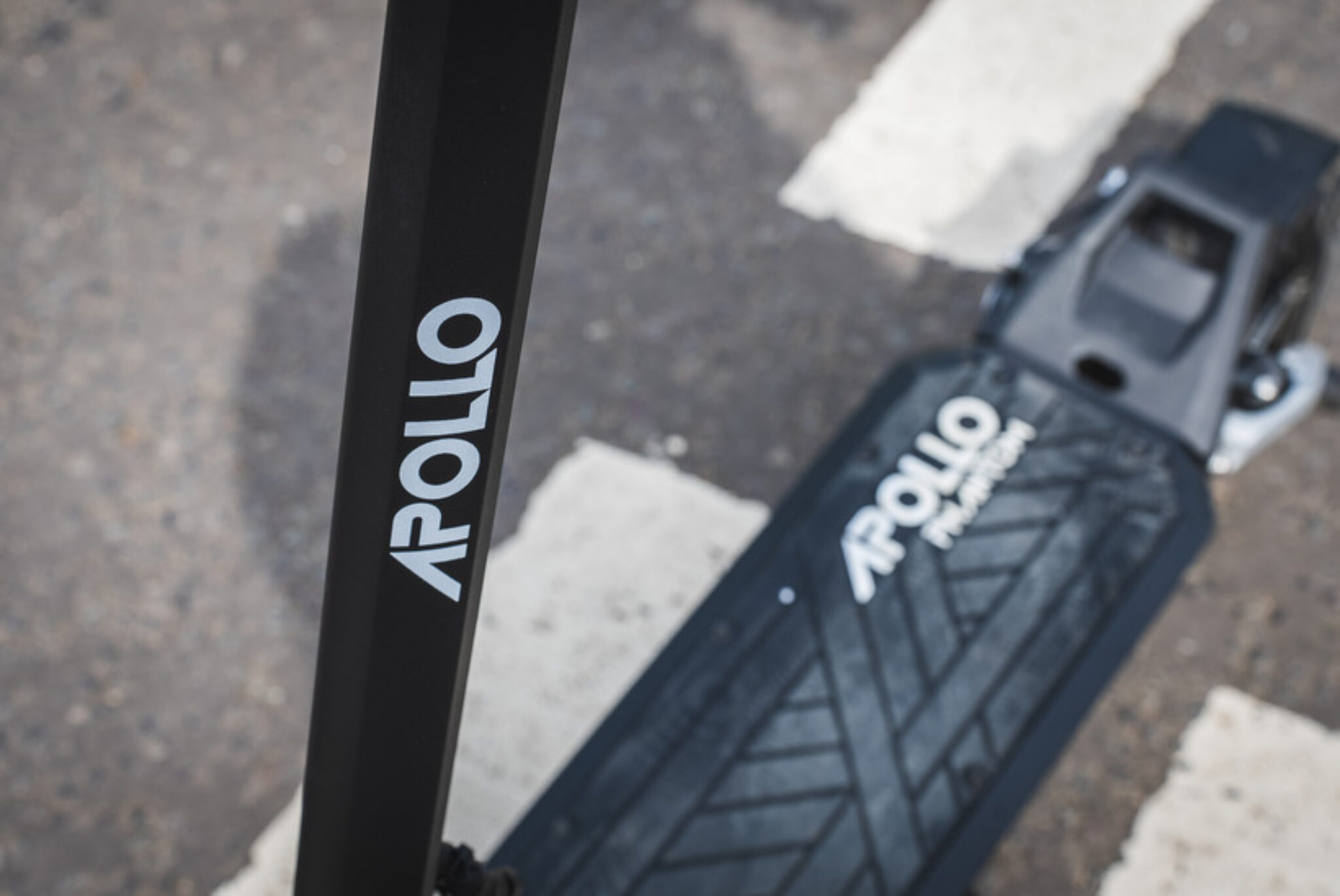 Order Apollo Phantom: Feels Like an F1 Racing Car