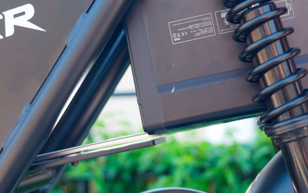 Order EMOVE RoadRunner Pro: Addictive Seated Scooter